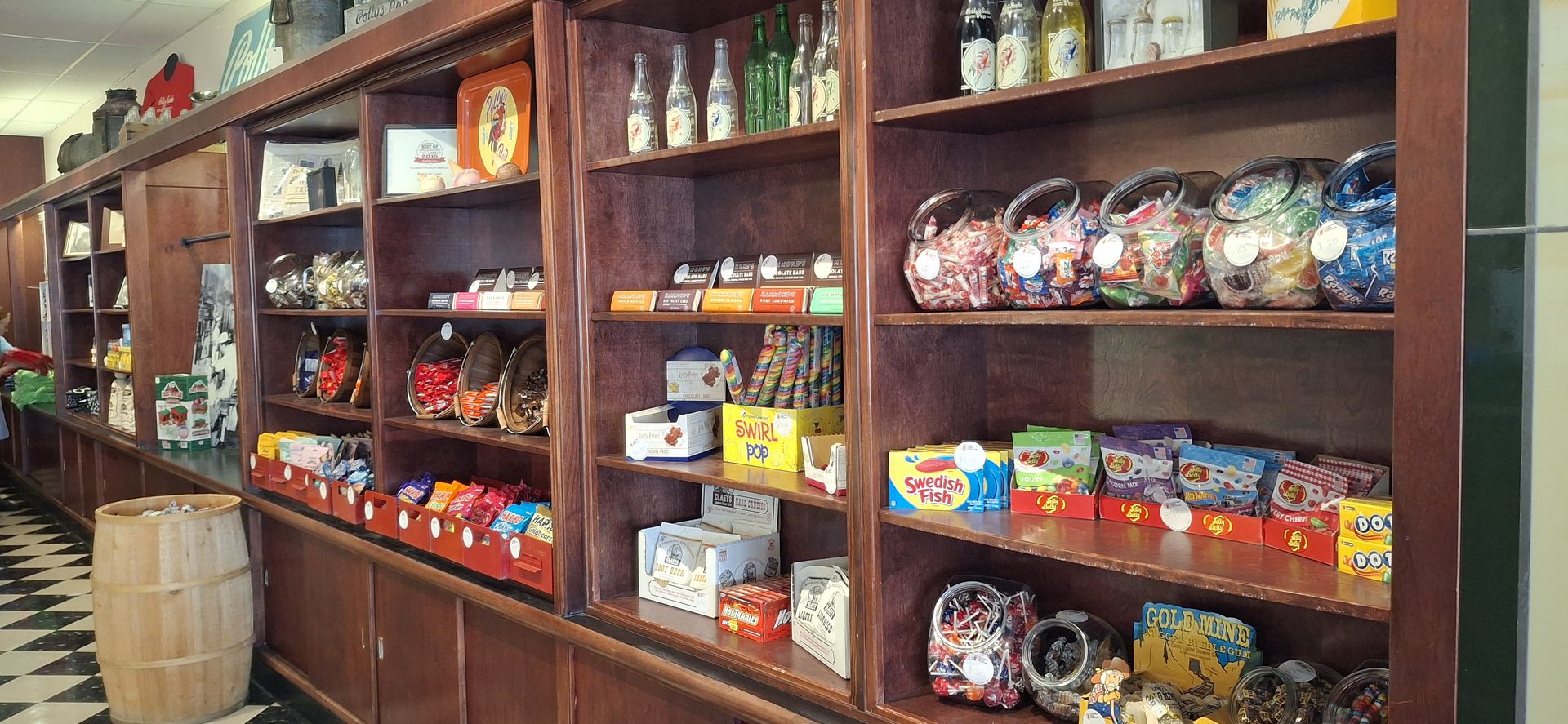 Clinton's Soda Fountain